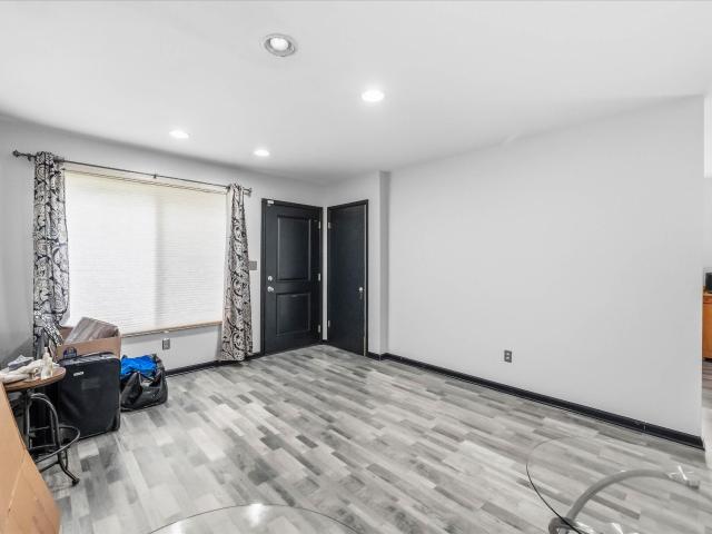 8528 W Potomac Ave