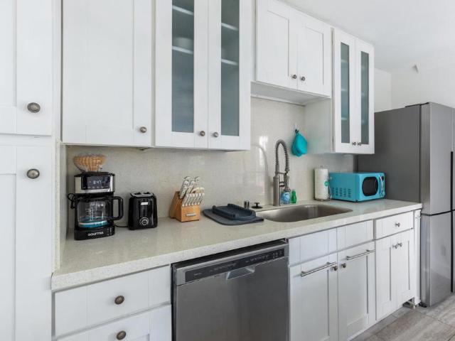 8529 Villa La Jolla Drive E