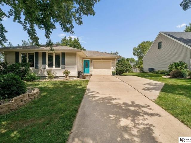 8520 Morning Glory Ln, Lincoln, NE 68505
