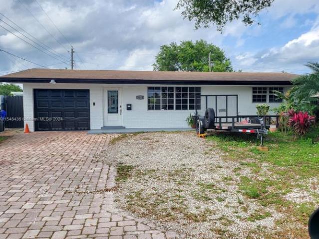 8521 NW 14th St, Pembroke Pines, FL 33024
