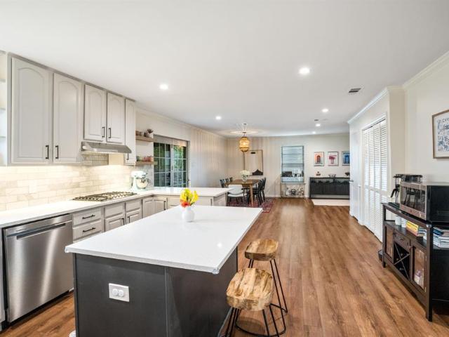 8521 Sweetwater Drive