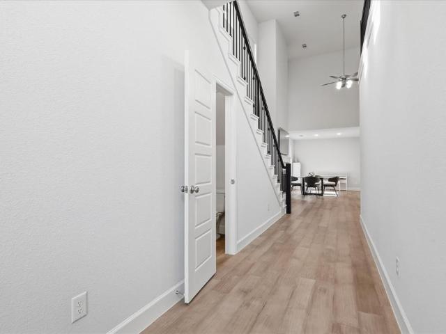8521 Western