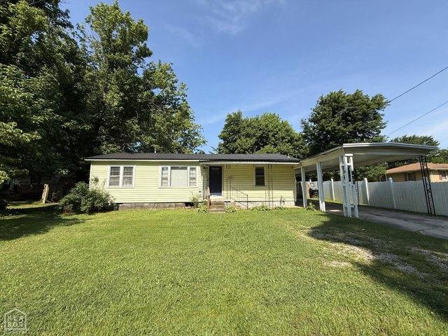 852 Circle Dr, Piggott, AR 72454