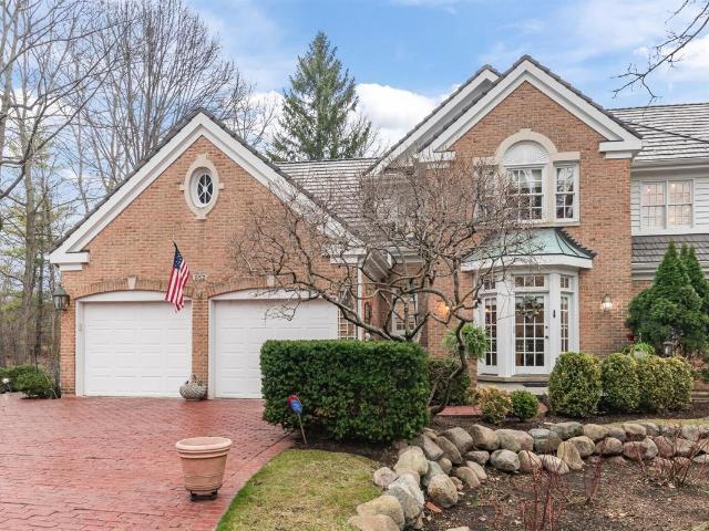 852 Gloucester Crossing, Lake Forest, IL 60045 | MLS #12607 | Compass