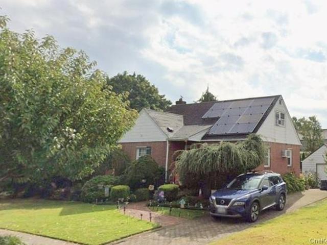 852 Henry St, Uniondale, NY 11553