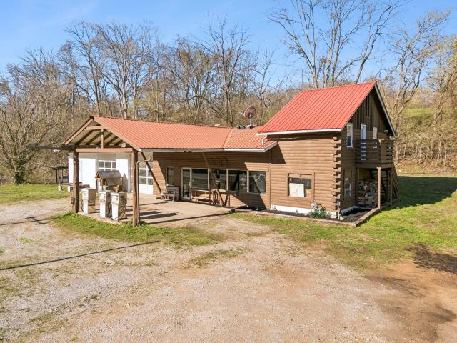 852 Highway 100 W