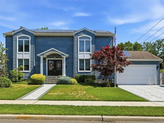 852 Jackson Ave, Franklin Square, NY 11010