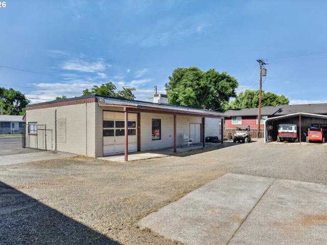 852 snipes st