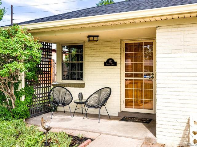 852 Poplar Street