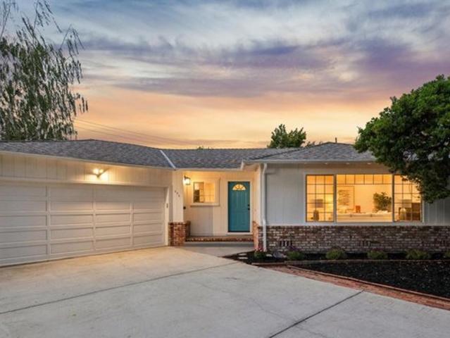852 Ross Ct, Palo Alto, CA 94303