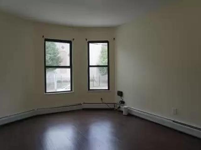 852 West Side Ave