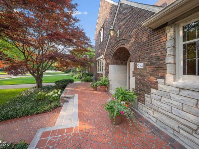 852 Whittier Road