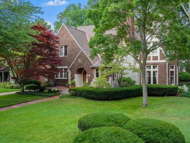 852 Whittier Rd, Grosse Pointe Park, MI 48230