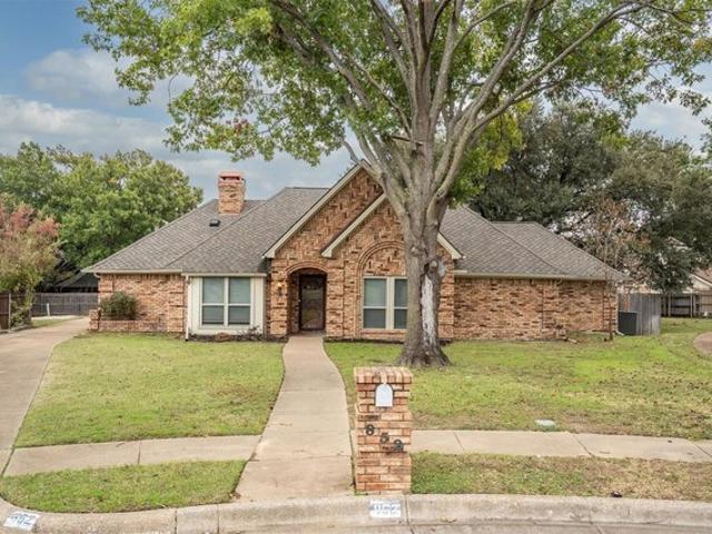 852 Windsong Ct, Bedford, TX 76021
