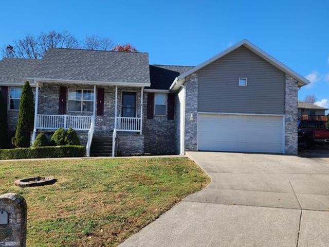 852 Tomahawk Ct, Marshfield, MO 65706