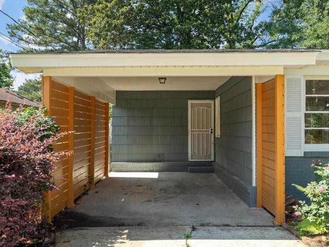 852 Twin Lake Drive Ne