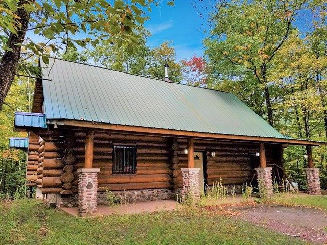8534W Old 10 Rd, Saxon, WI 54559