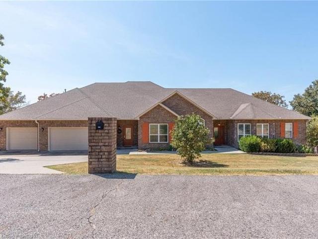 8535 Crestline Dr, Hackett, AR 72937