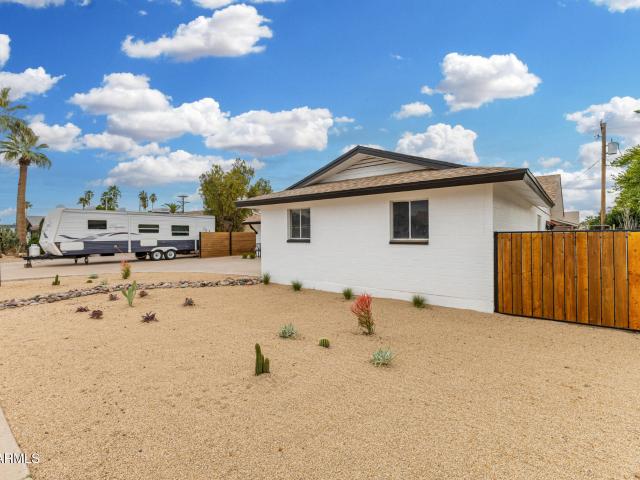 8537 E VISTA Drive