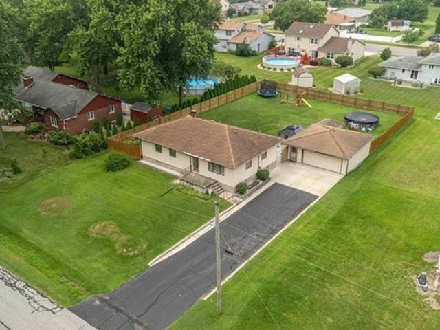 8538 Monfort Dr, Saint John, IN 46373