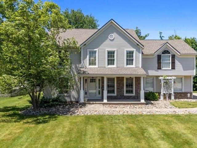 8538 Oaktree Dr, Macedonia, OH 44056