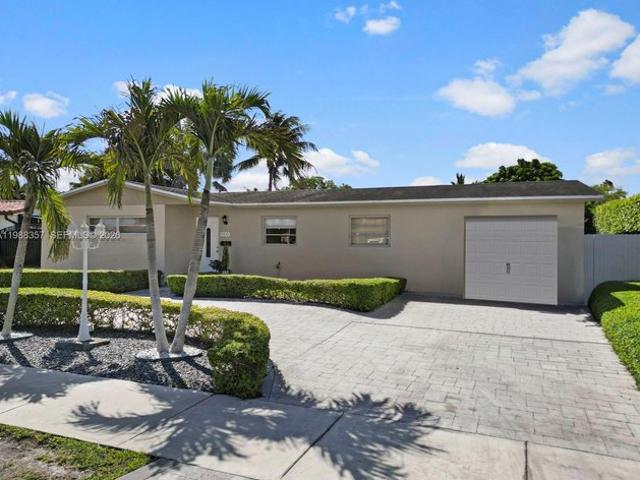 8530 NW 179th St, Hialeah, FL 33015