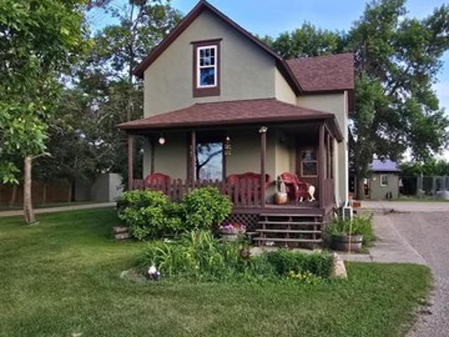 8530 37th St SE, Jamestown, ND 58401