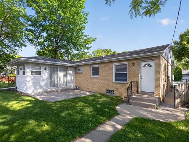 8531 W Lawrence Ave, Milwaukee, WI 53225