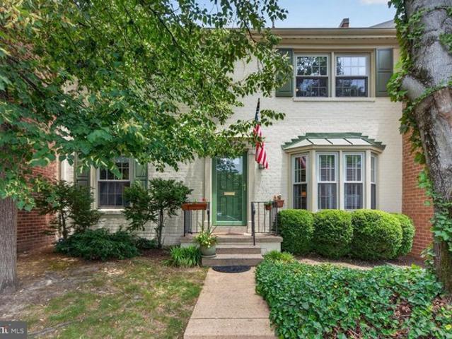 8532 Lakinhurst Ln, Springfield, VA 22152