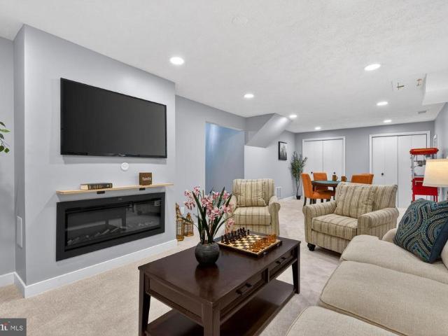8532 Lakinhurst Lane