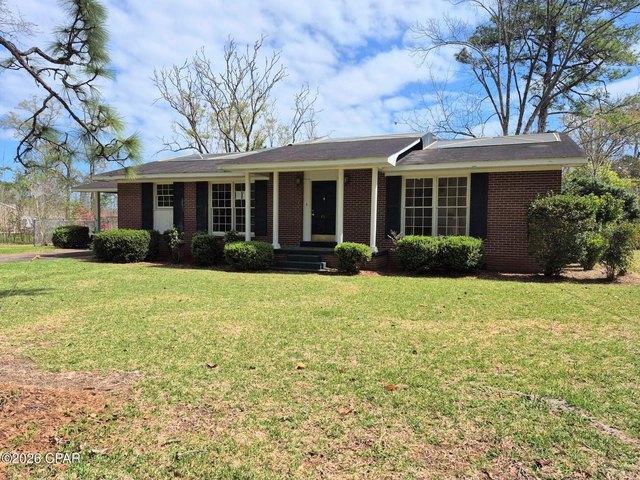 853 1st St, Chipley, FL 32428