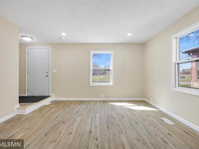 853 Conway St, Saint Paul, MN 55106