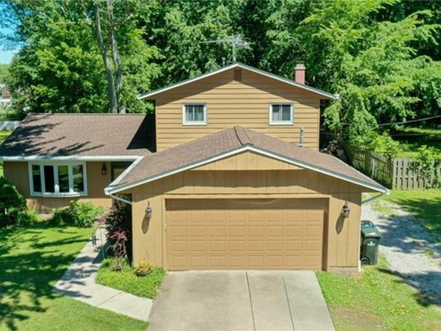 853 Alameda Ave, Sheffield Lake, OH 44054