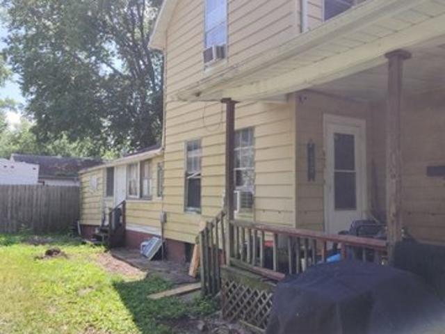 853 N Cedar St, Galesburg, IL 61401