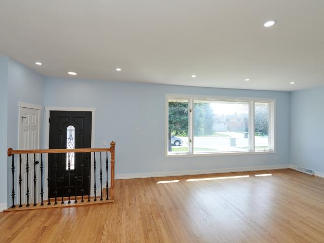 8544 W Roseview Dr, Niles, IL 60714 | MLS #12625