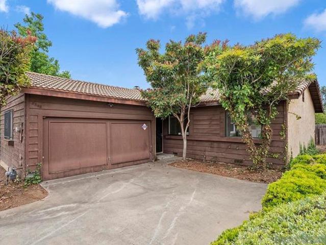 8546 Snow White Dr, El Cajon, CA 92021