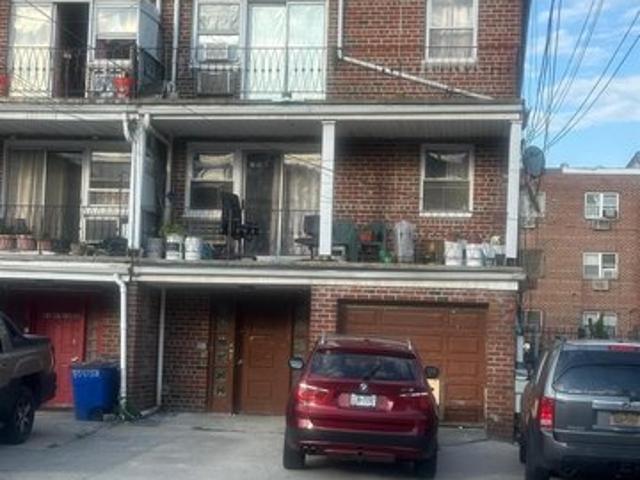 8549 th St, Jamaica, NY 11432