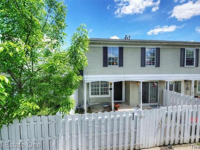 8542 Spinnaker Way, Ypsilanti, MI 48197