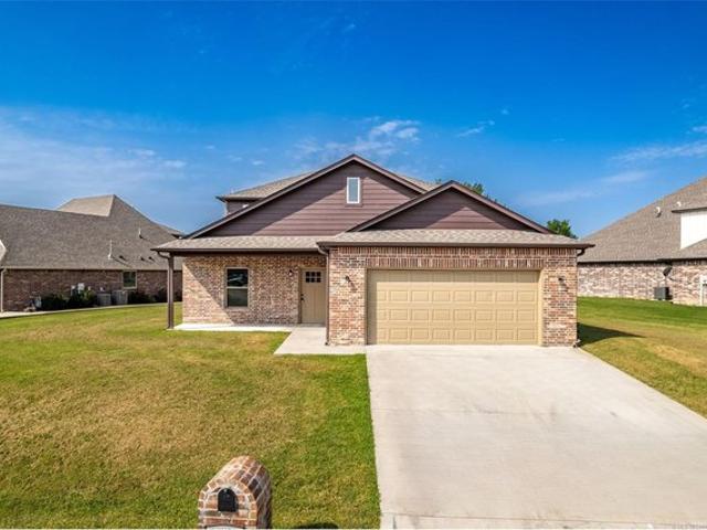 8542 Spring Creek Ln, Claremore, OK 74019