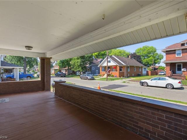 854 9th Street NE