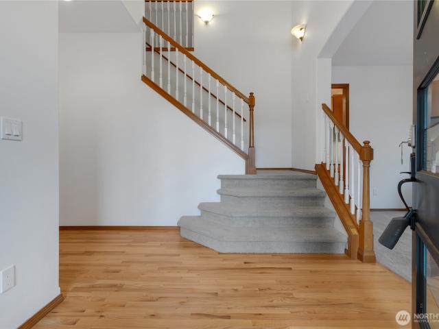 854 Center Street W