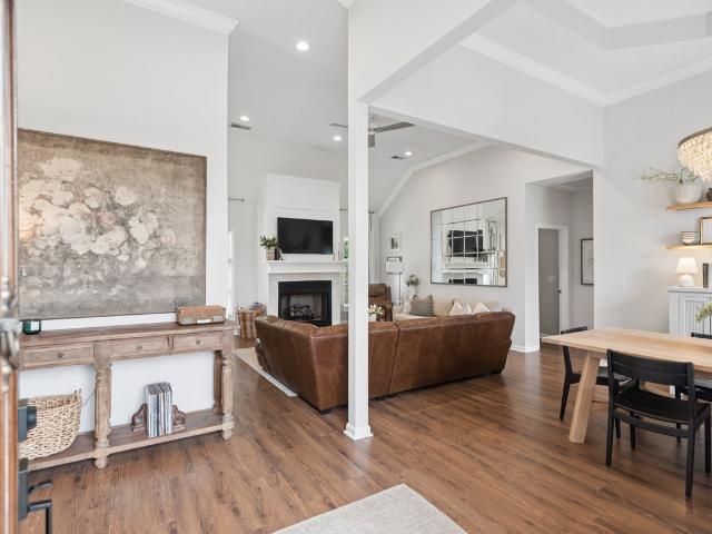 854 Loretta Dr