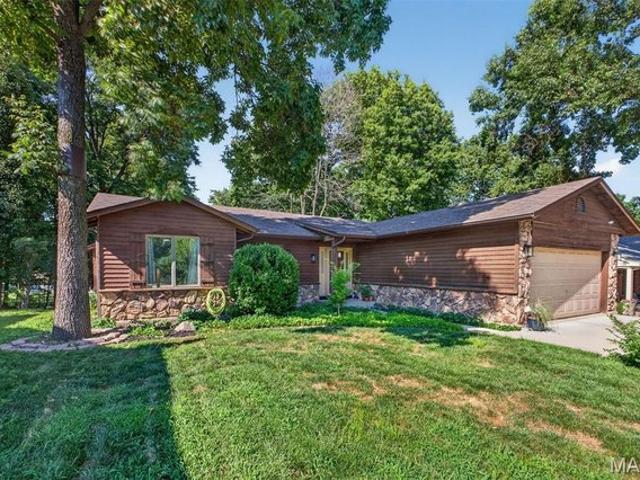 854 Meadowview Ln, Columbia, IL 62236