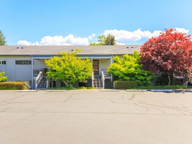 854 Twin Pines Circle, #4, Ashland, OR 97520