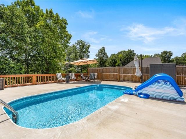 8557 Manor Dr, Bentonville, AR 72712
