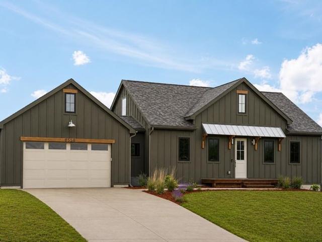 8558 S Olivia Dr, Maple City, MI 49664