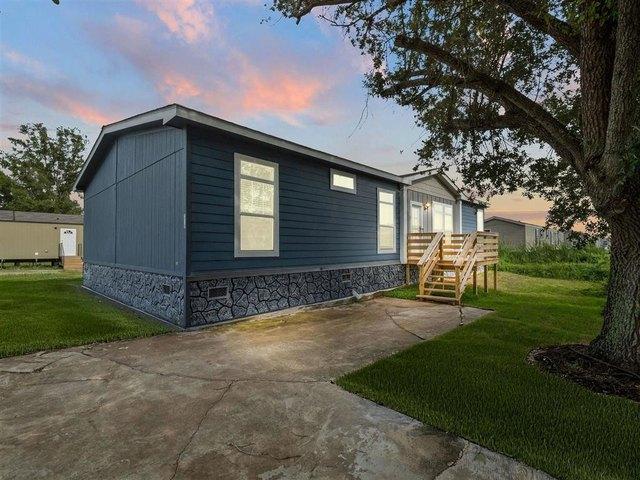 8559 Gulf Hwy Trlr 218, Lake Charles, LA 70607