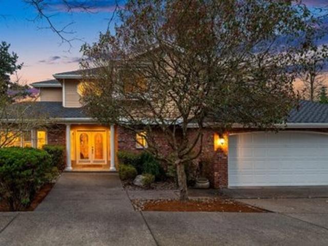 8550 NE 28th St, Hunts Point, WA 98004
