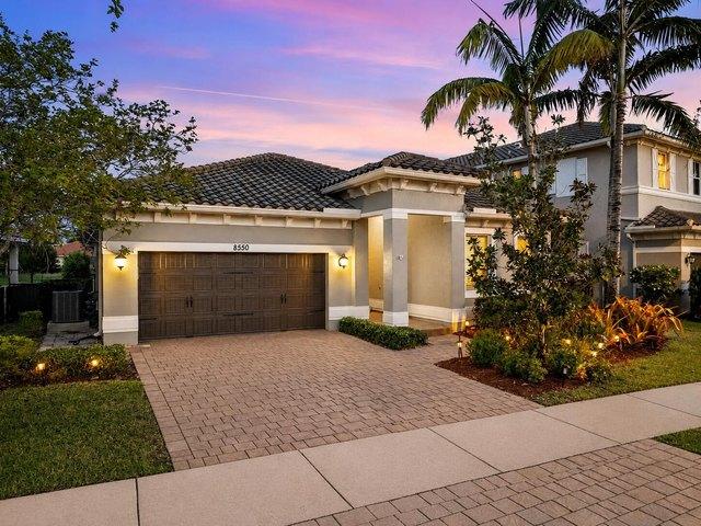 8550 Lakeside Bnd, Parkland, FL 33076