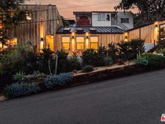 8550 Ridpath Dr, Los Angeles, CA 90046